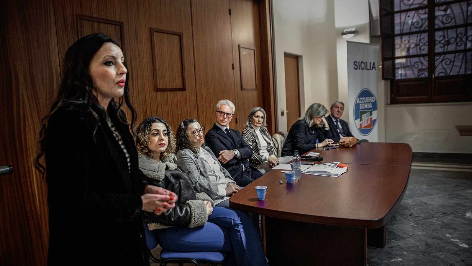 Fu sfregiata dall’acido dal marito, alla biblioteca “La Rocca” la ...