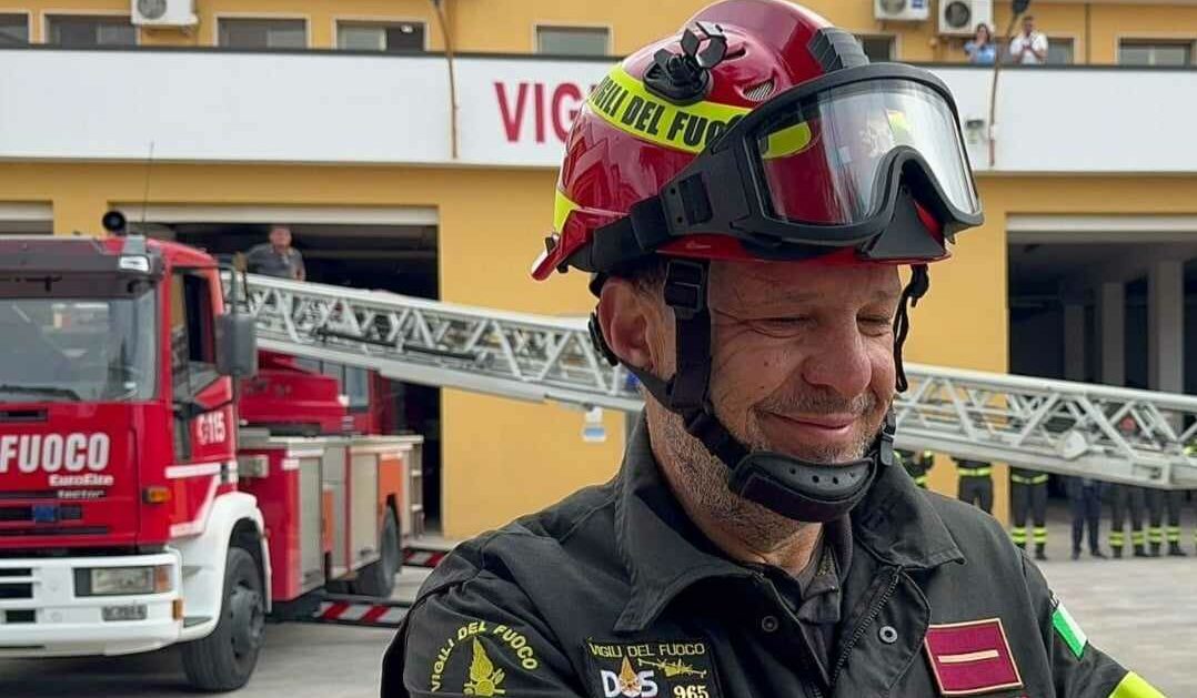 Il capo squadra dei vigili del fuoco Totò Pullara in pensione dopo 30 anni di onorato servizio ...