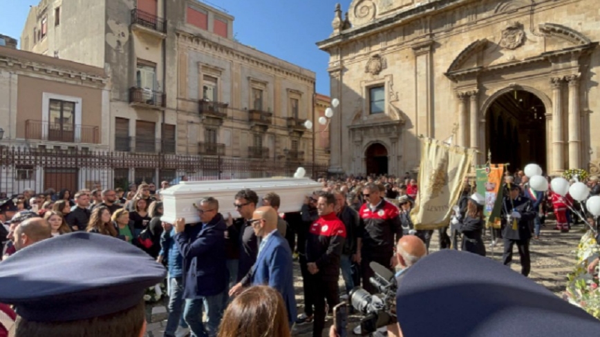Lacrime e tanta emozione ai funerali di Margaret Spada – SiciliaTv.org