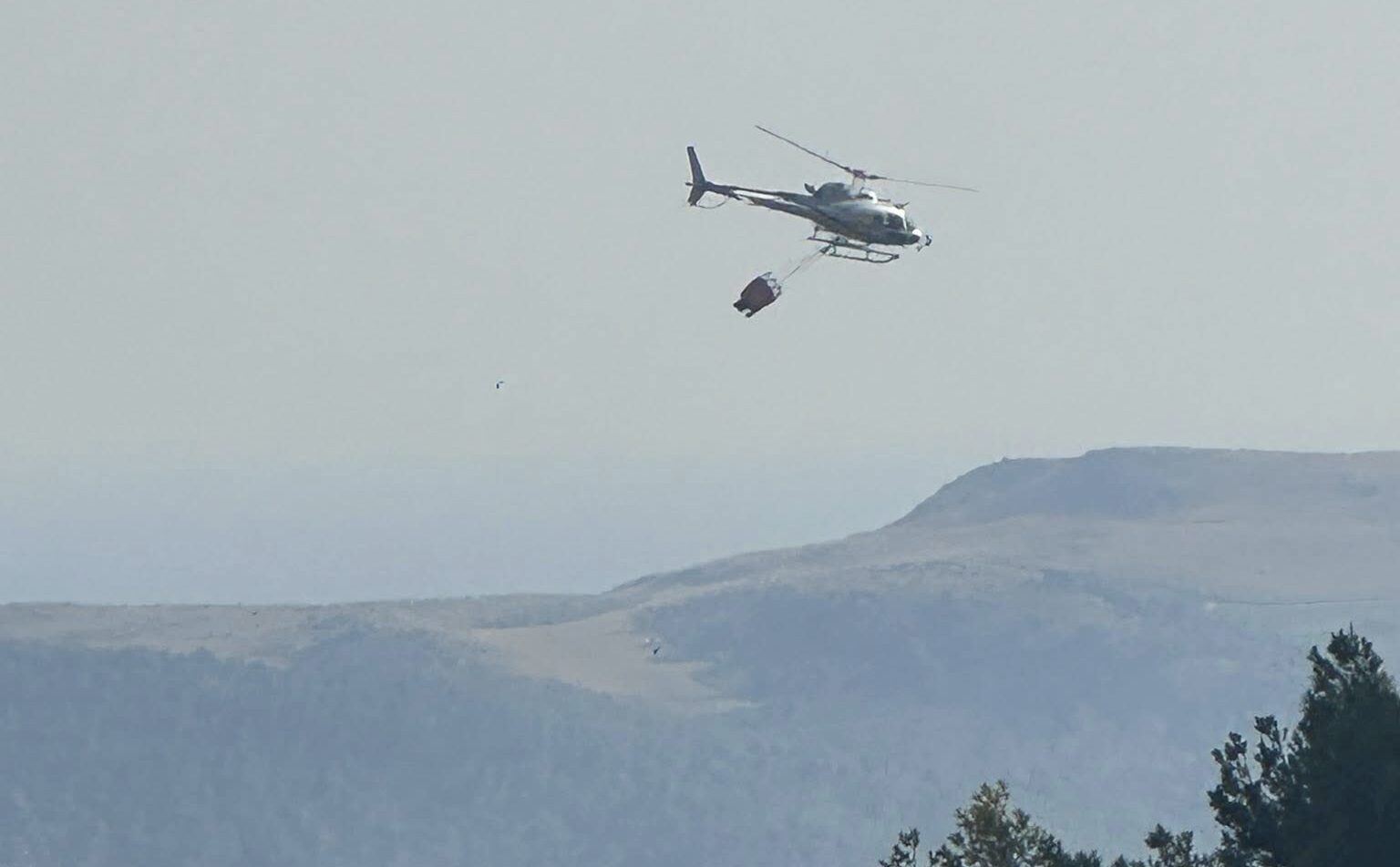 Incendio devastante: evacuate un centinaio di persone, un uomo colto da ...